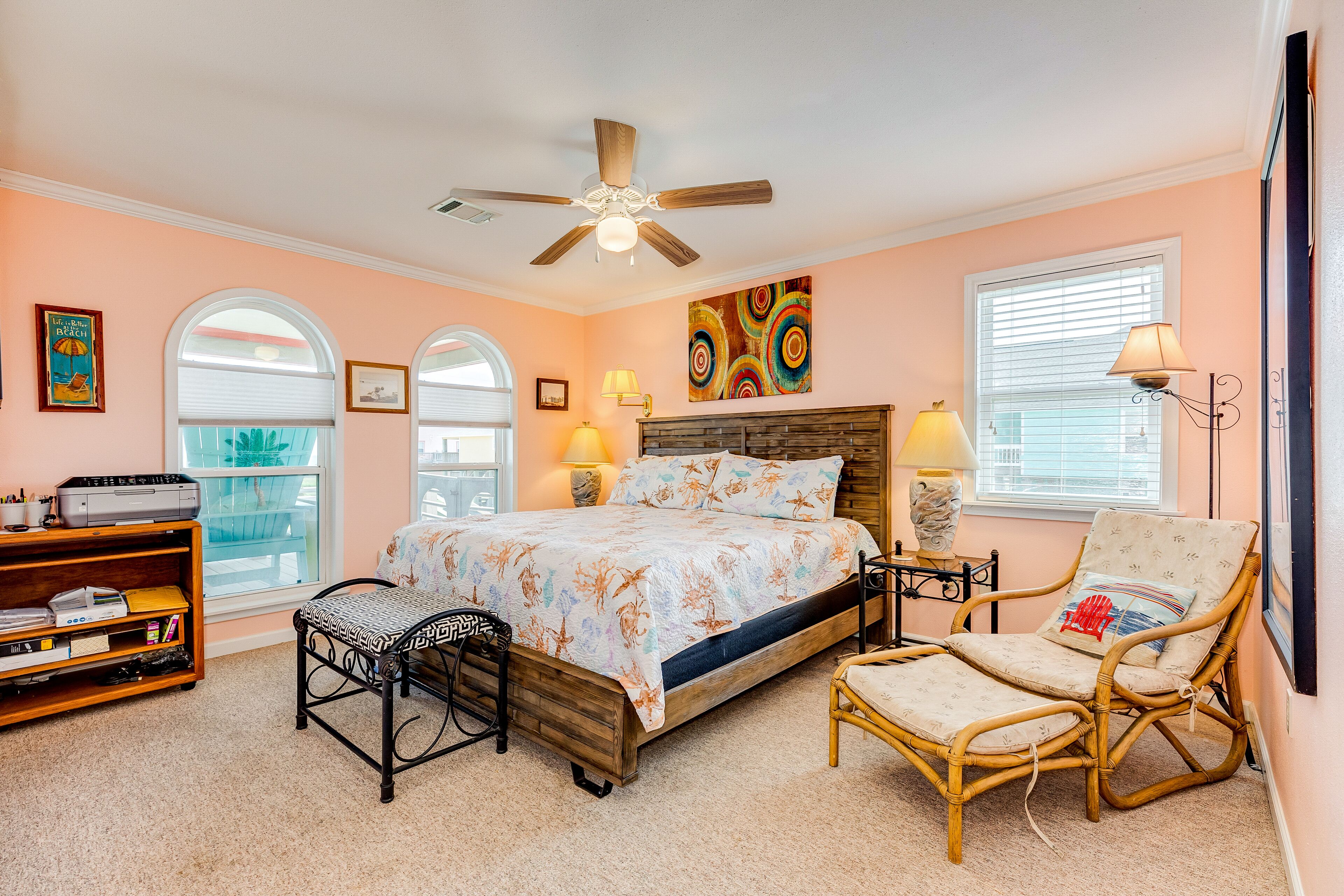 Steps To The Beach | Tropical Theme | Pet Paradise - Crystal Beach, TX