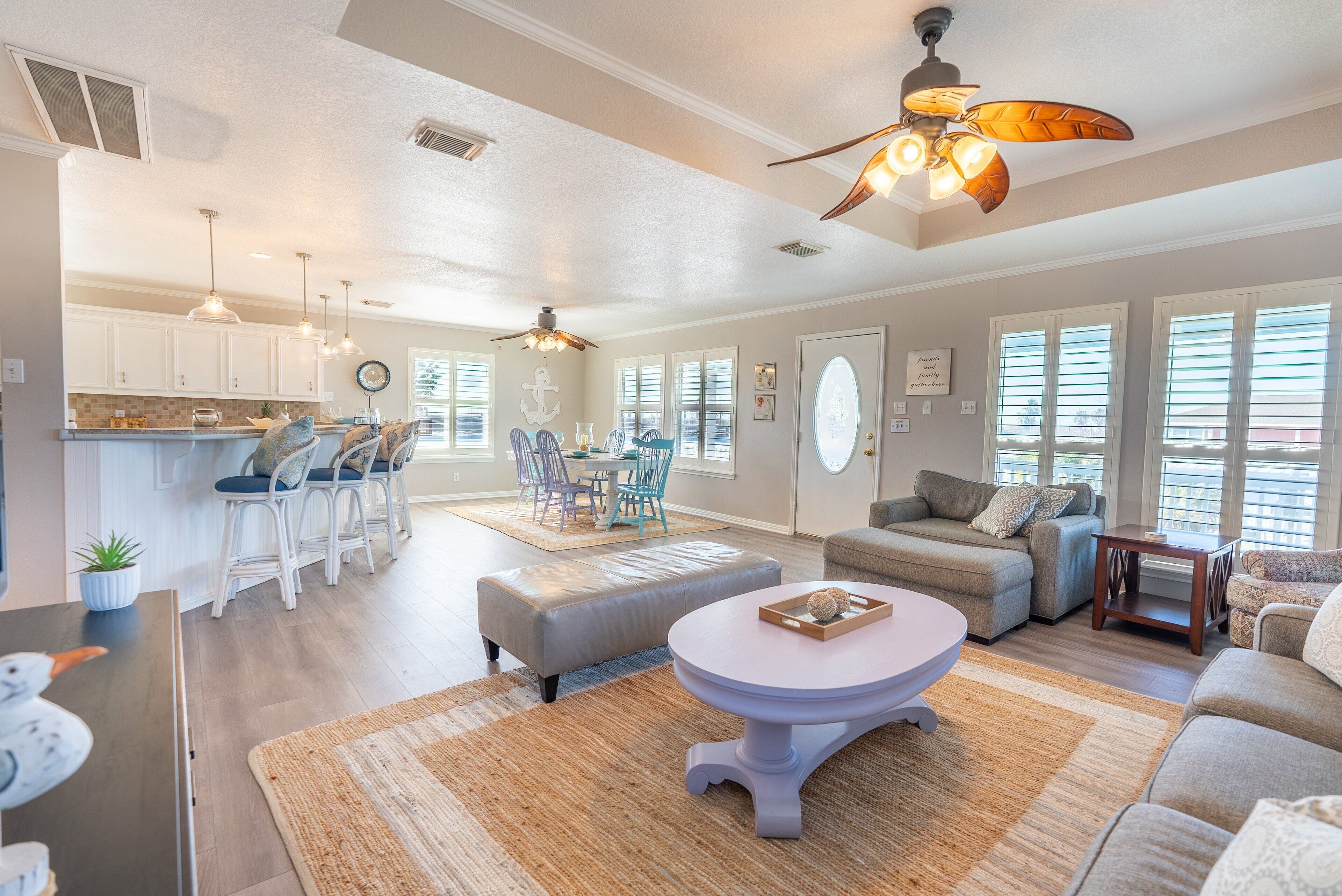 Prime | Canal Front W/ Dock | Great For Fishing L Outdoor Kitchen - Crystal Beach, TX