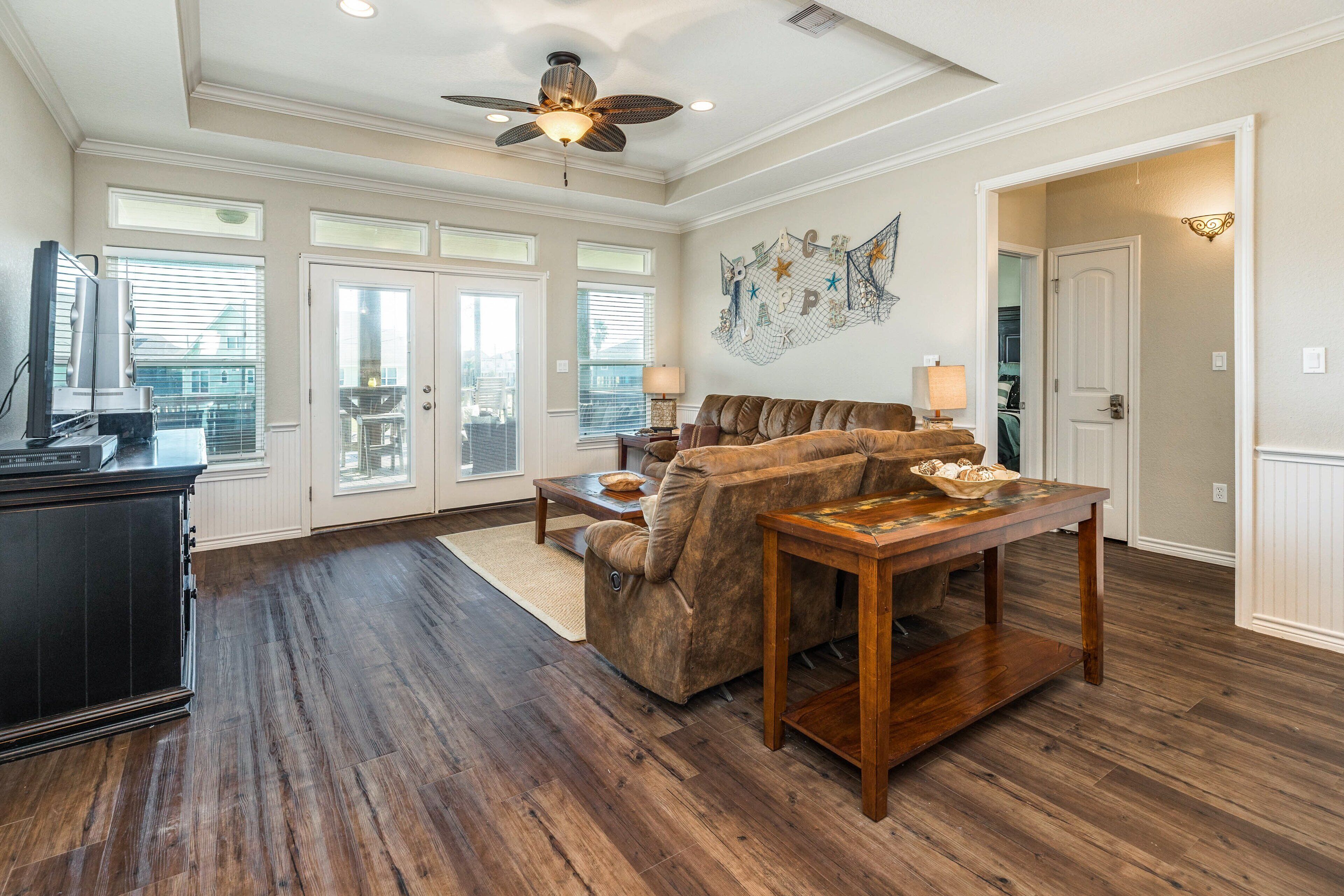 Stunning | Gulf Views | Firepit | Pet Friendly - Crystal Beach, TX