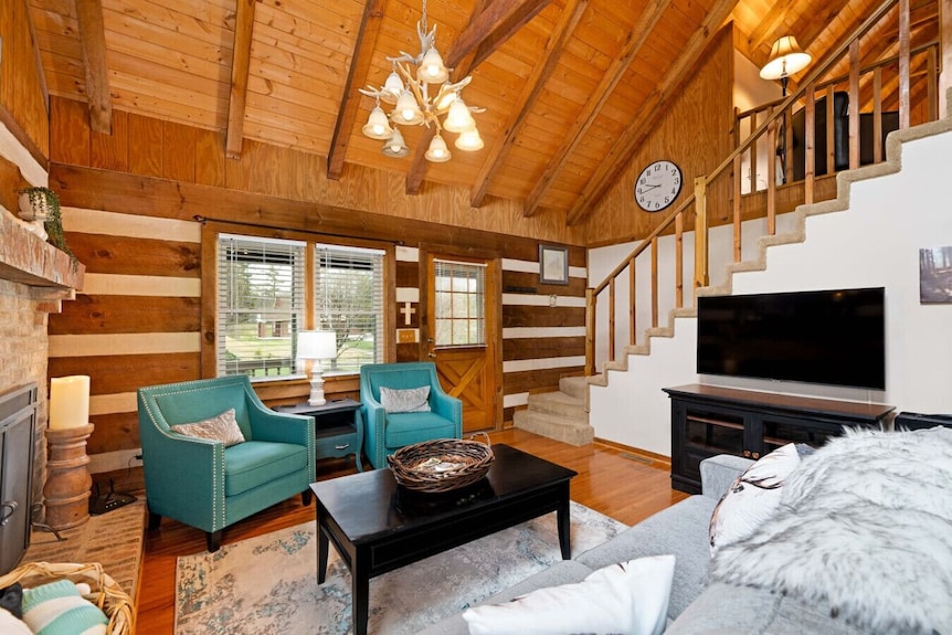 Cabin Retreat W/ Pool In Bristol - Bristol, TN