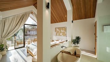 Villa de Luxo, 1 quarto, vista para a piscina | Casa de banho | Um secador de cabelo, toalhas fornecidas, sabão, champô