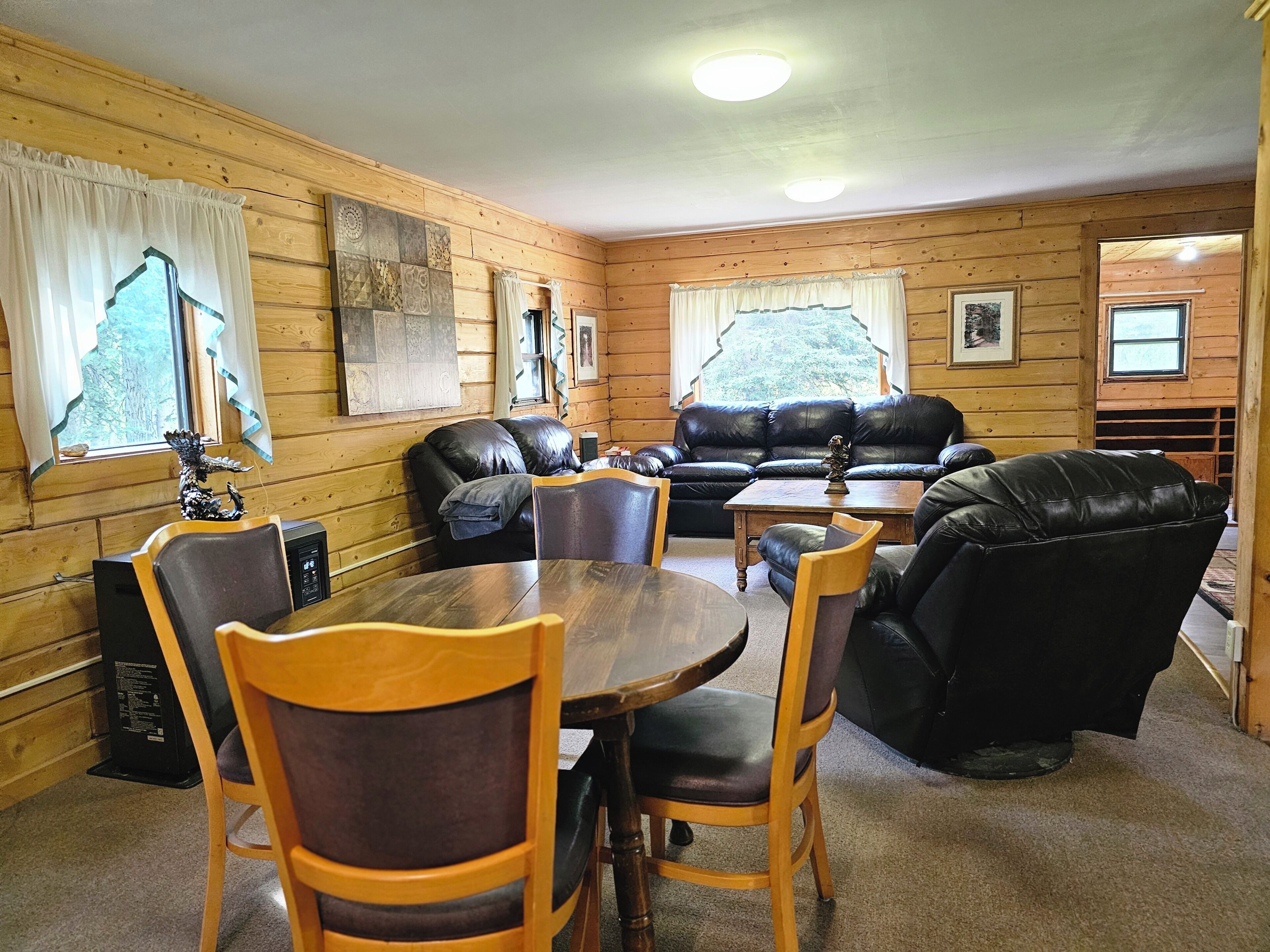 Spruce House: 8 Bedroom Family Cabin - Alaska