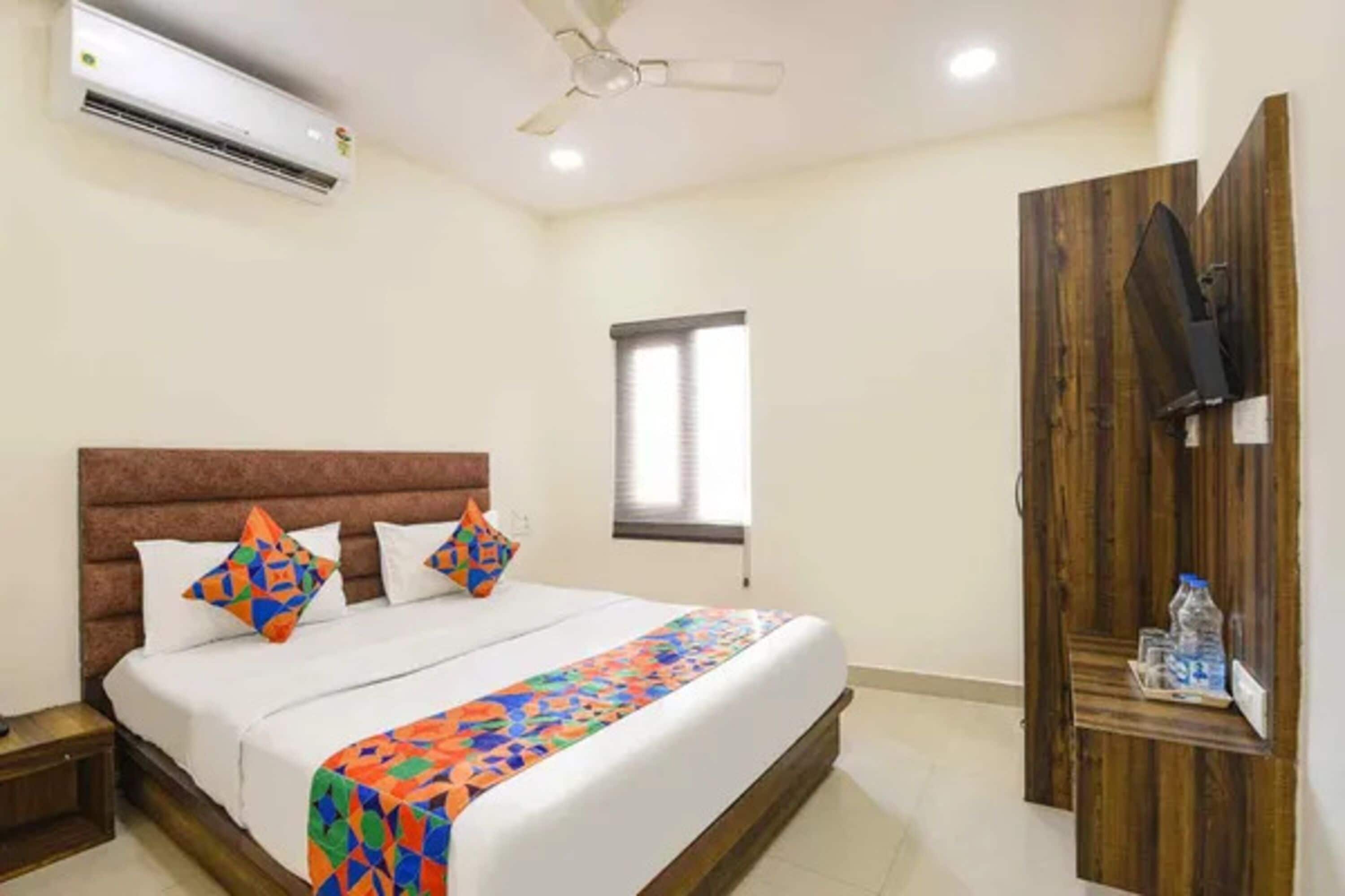 Quarto Deluxe | Lençóis de algodão egípcio, roupa de alta qualidade, cofre no quarto 