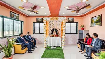 Área de estar no saguão