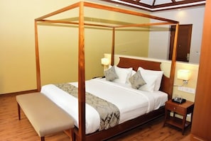 Quarto casal real, vista para o resort | Wi-Fi de cortesia, acesso para cadeiras de rodas
