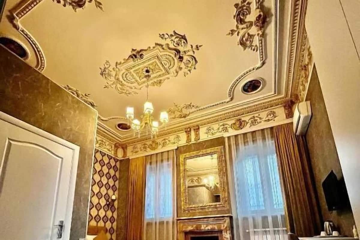 Minibar, cofre no quarto, quartos insonorizados, ferro/tábua de engomar