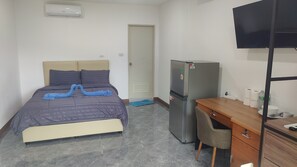 Quarto casal conforto, vista para a cidade | Escrivaninha, espaço de trabalho para notebook, Wi-Fi de cortesia