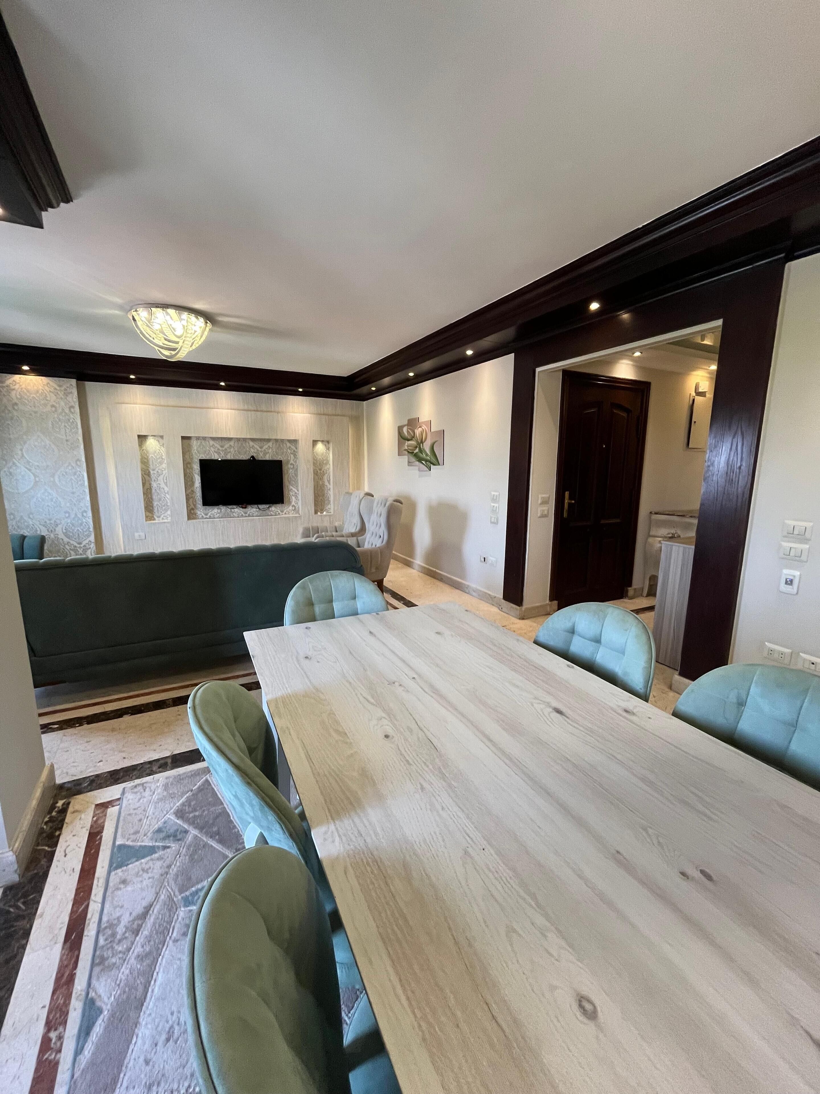 Apartamento de Luxo, Vista para a cidade | Refeições no quarto