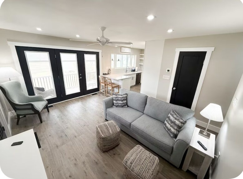 2 Bedroom Riverfront House On The New River Trail - Claytor Lake, VA