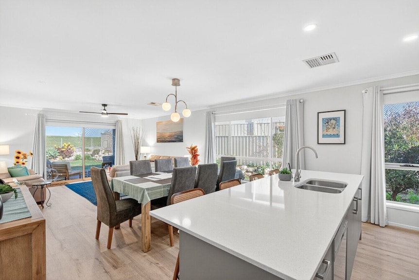 Spacious Coastal Retreat At Coorong Quays Marina Private Dunes & River Access - Hindmarsh Island