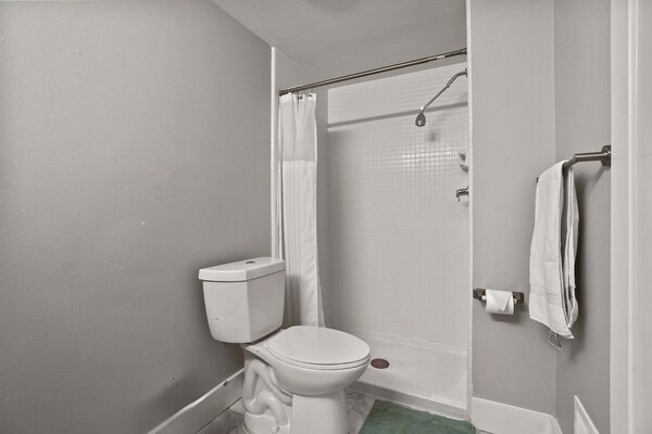 Welcoming 2br 2ba Retreat With Modern Comforts - Rochester University, Rochester Hills