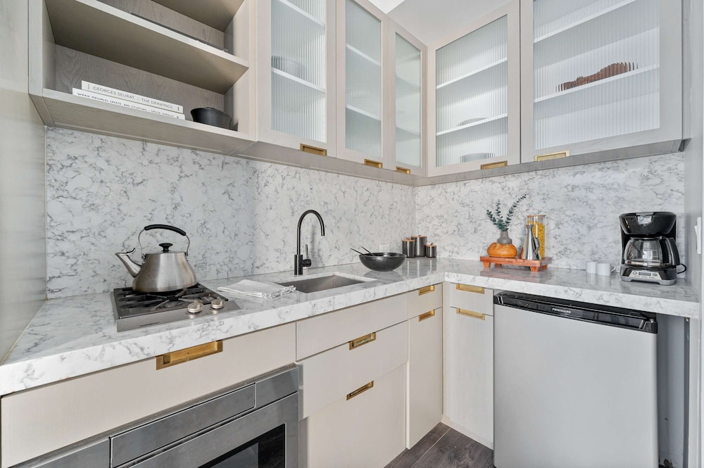 17john: Luxury One Bedroom Apartment - New York City