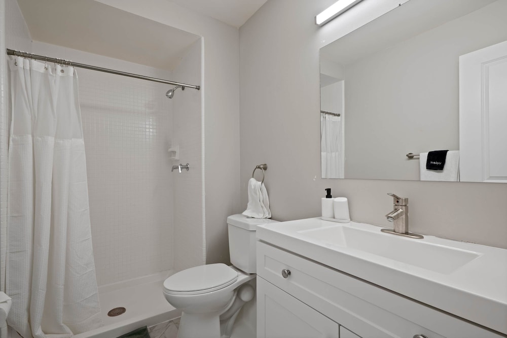 Inviting 2br 2ba Unit In Rochester Hills - Bloomfield Hills, MI