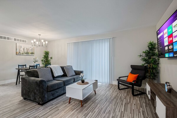 Spacious 2br 1ba Haven - Perfect For Families - Rochester University, Rochester Hills