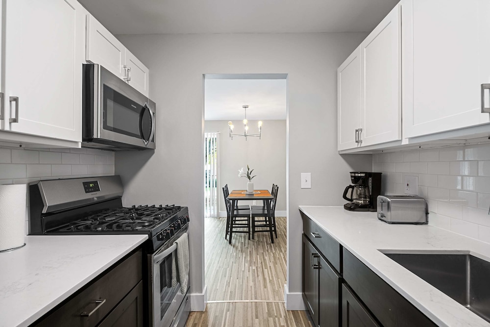 Bright And Airy 2br 2ba In The Heart Of The City - Oakland University, Rochester