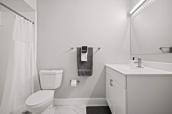 Stylish 2br 2ba Stay In Prime Location - Rochester University, Rochester Hills