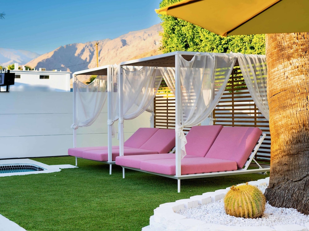 Standard Room, 2 Queen Beds, Kitchenette, Garden View - Palm Springs, CA