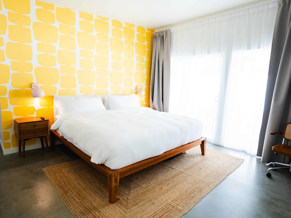 Deluxe Room, 1 King Bed, Kitchen, Garden View - Palm Springs, CA