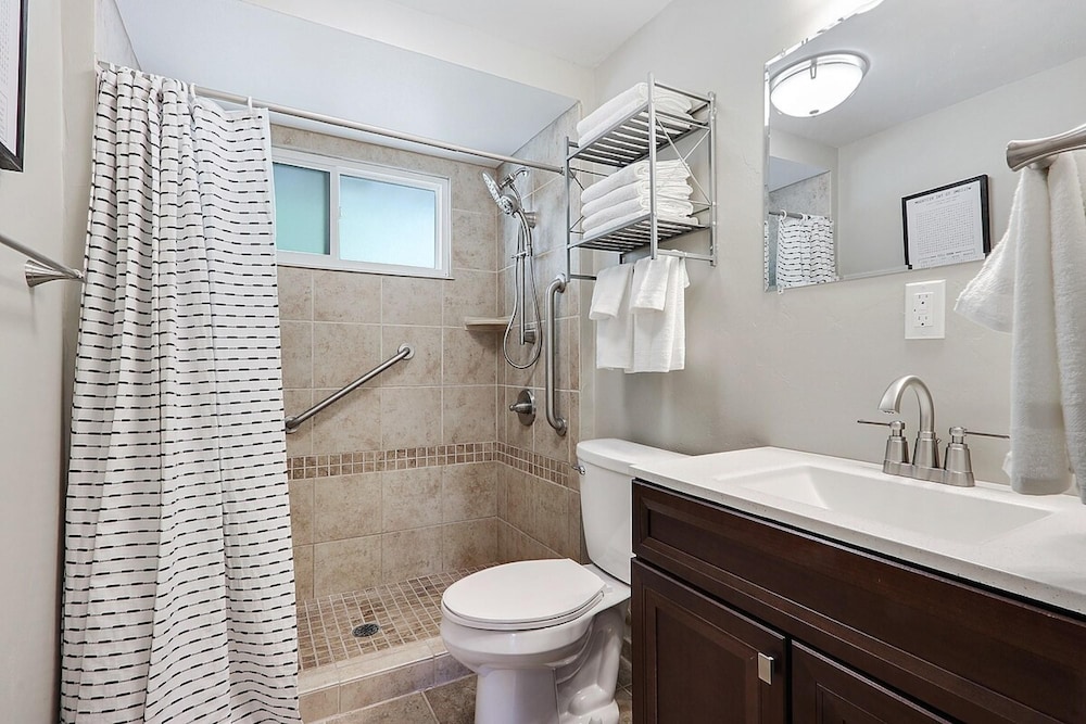 House W Finished Garage Walk To Lambeau Bars Resch - Green Bay, WI