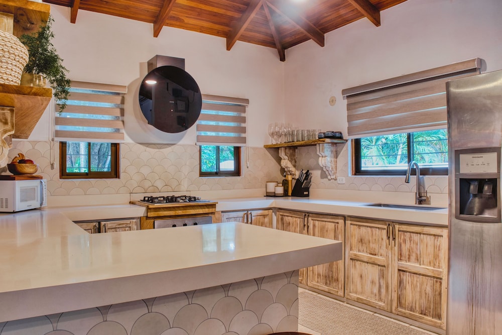 Casa Bonita - 5br With Pool Walk To Beach - Nosara