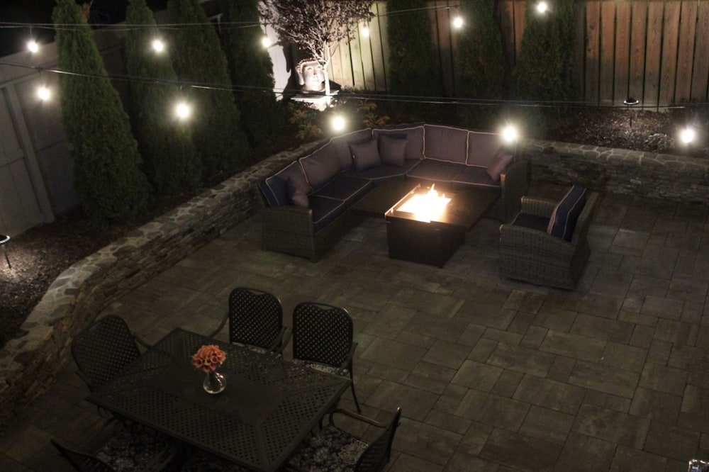 Beautifully Renovated 2 Bed 2 Bath Private Home - Newport, RI