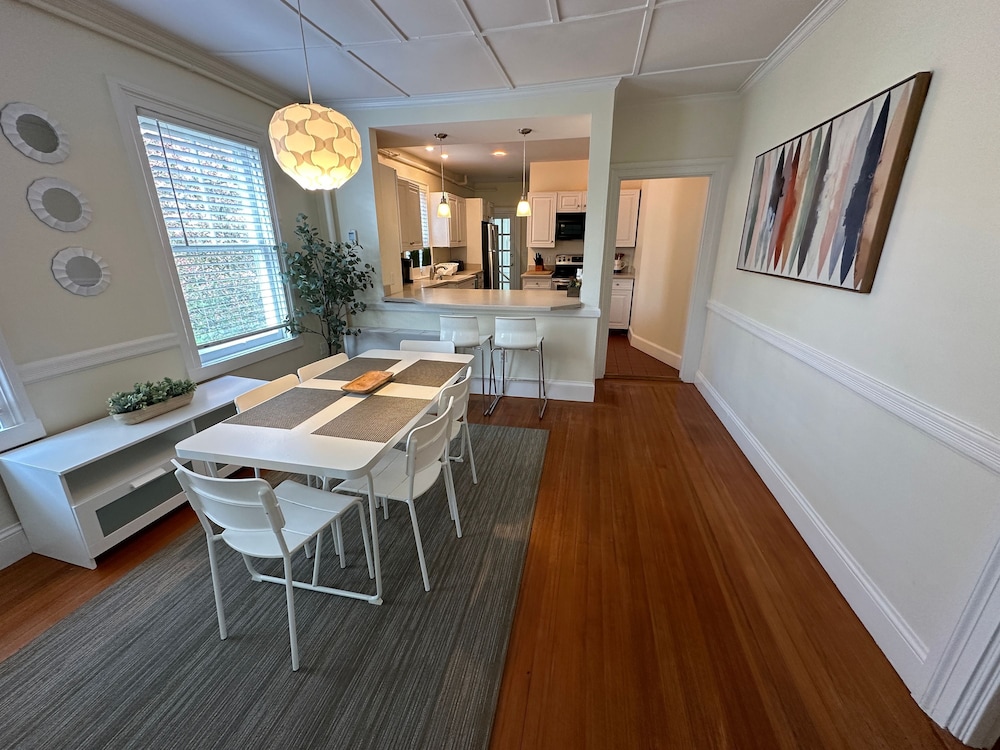 Entire Charming Victorian Home Downtown Newport - Rhode Island