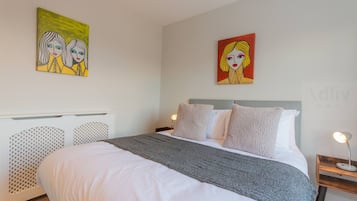 Casa | 2 quartos, escrivaninha