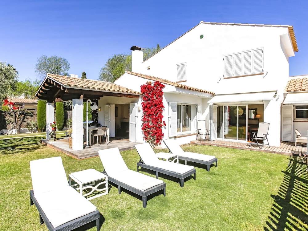 Casa Independiente Con Jard N Y Piscina Privada - Sitges