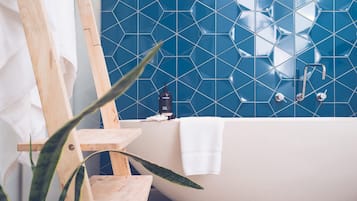 Casa | 1 quarto, escrivaninha