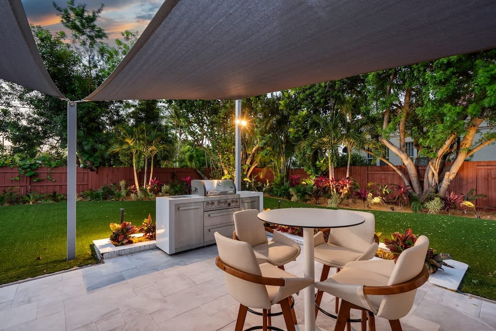 Pool Spacious Backyard Delray Beach Home - Delray Beach, FL