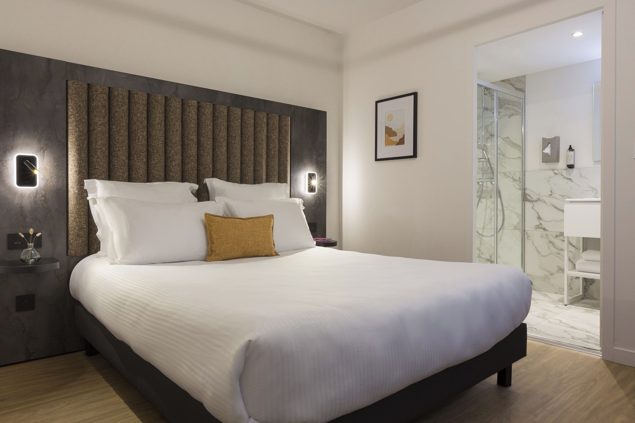 Apartamento Comfort, vista para a montanha | Cofre com capacidade para portátil, secretária 