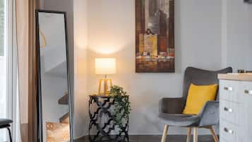 Acropolis Sandra Stay | Sala de estar | Smart TV de 40 polegadas com canais via satélite, Netflix