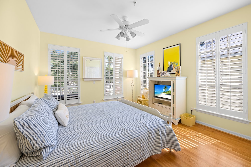 Tropical Paradise on Captiva – Stunning 7-Bedroom Home Just Steps from ...