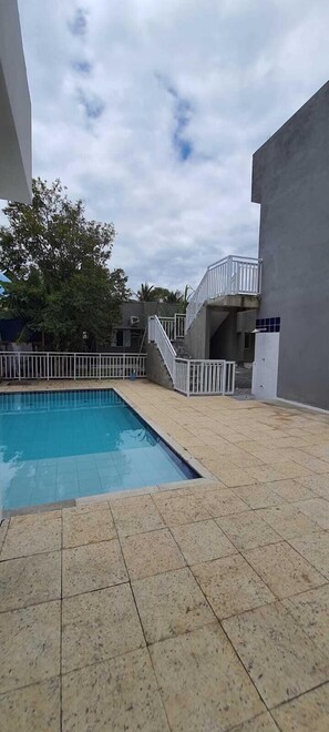 Apartamento, 2 quartos, pátio | Sala de estar | Televisor 