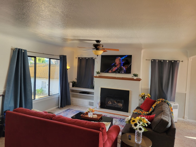 Wonderful 3-bedroom House With Water View - Silverdale, WA