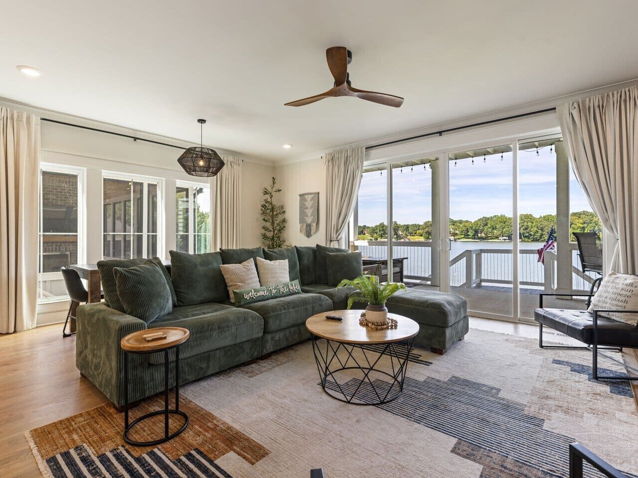 Barefoot Dreams Waterfront W/flat Lot, Pool, Paddleboards - Estill Springs, TN