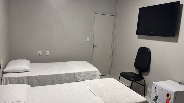 Quarto Duplo Tradicional, serviço de limpeza e arrumação | Wi-fi grátis, roupa de cama fornecida 