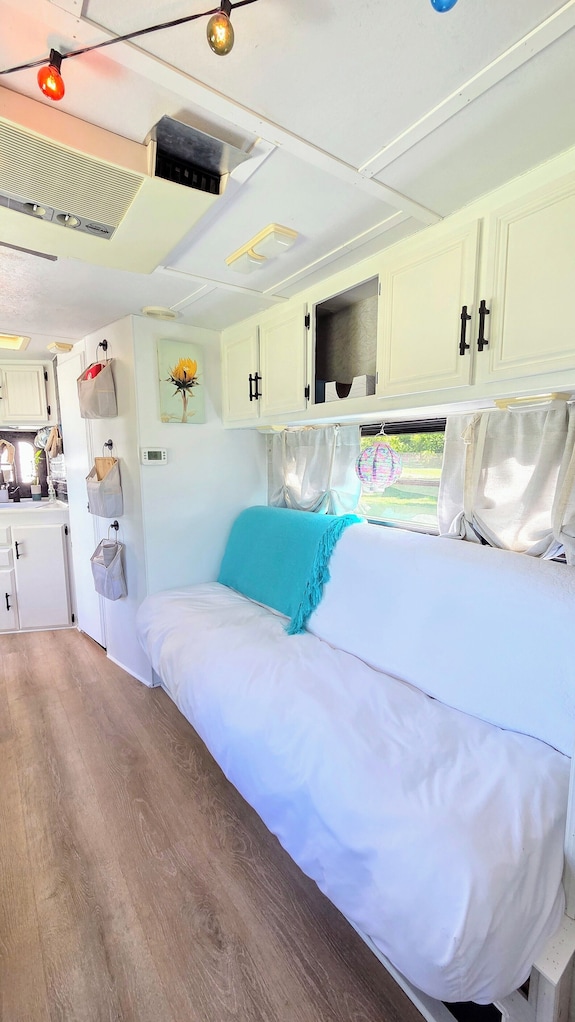 Dee's Tranquil Escape By The Lake A Cozy Camper In Oswego Ny With Ac & Heat - ニューヨーク州