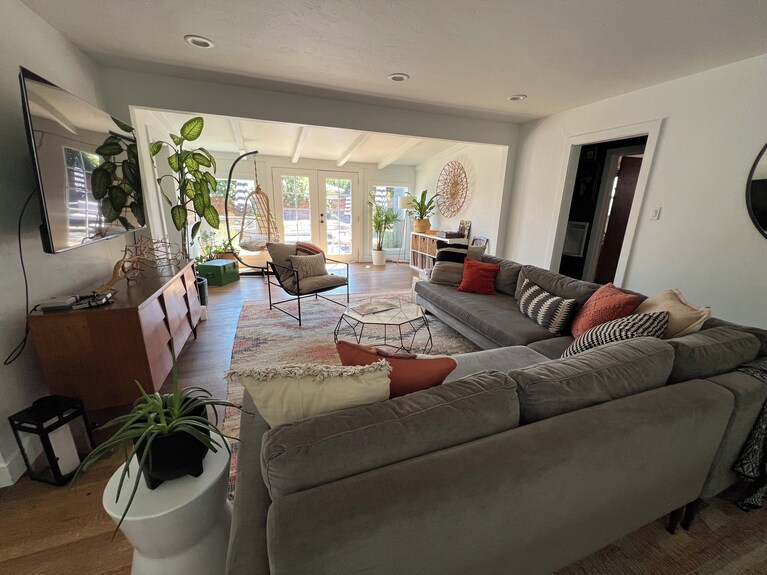 Boho Bungalow Walk To Downtown - Lodi, CA