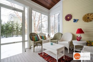 Casa | 5 quartos, escrivaninha, acesso à internet de alta velocidade