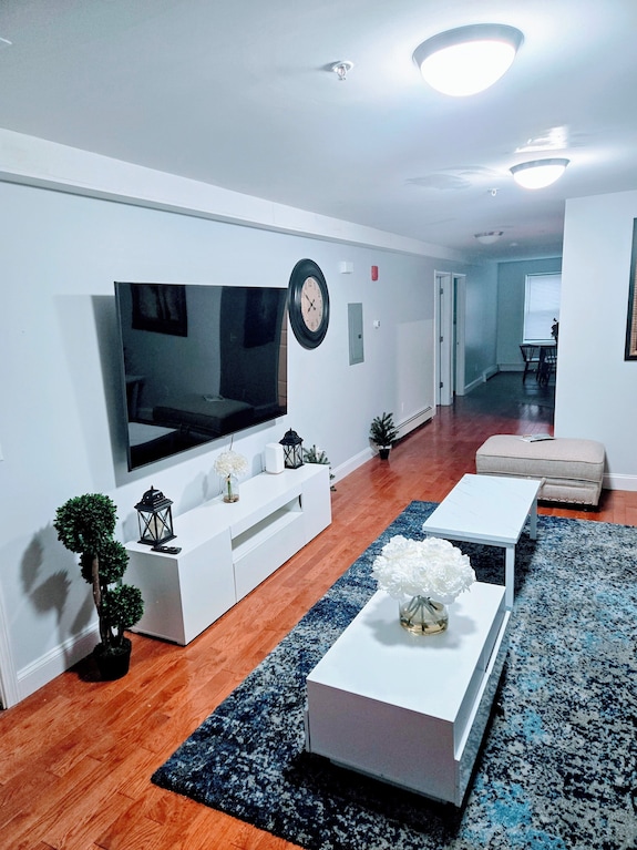 Peaceful 2-bedroom Condo With Ac In Charming Roslindale - Wellesley, MA