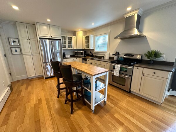 86 Dr Marcus House - Popular Broadway Area - Newport, RI