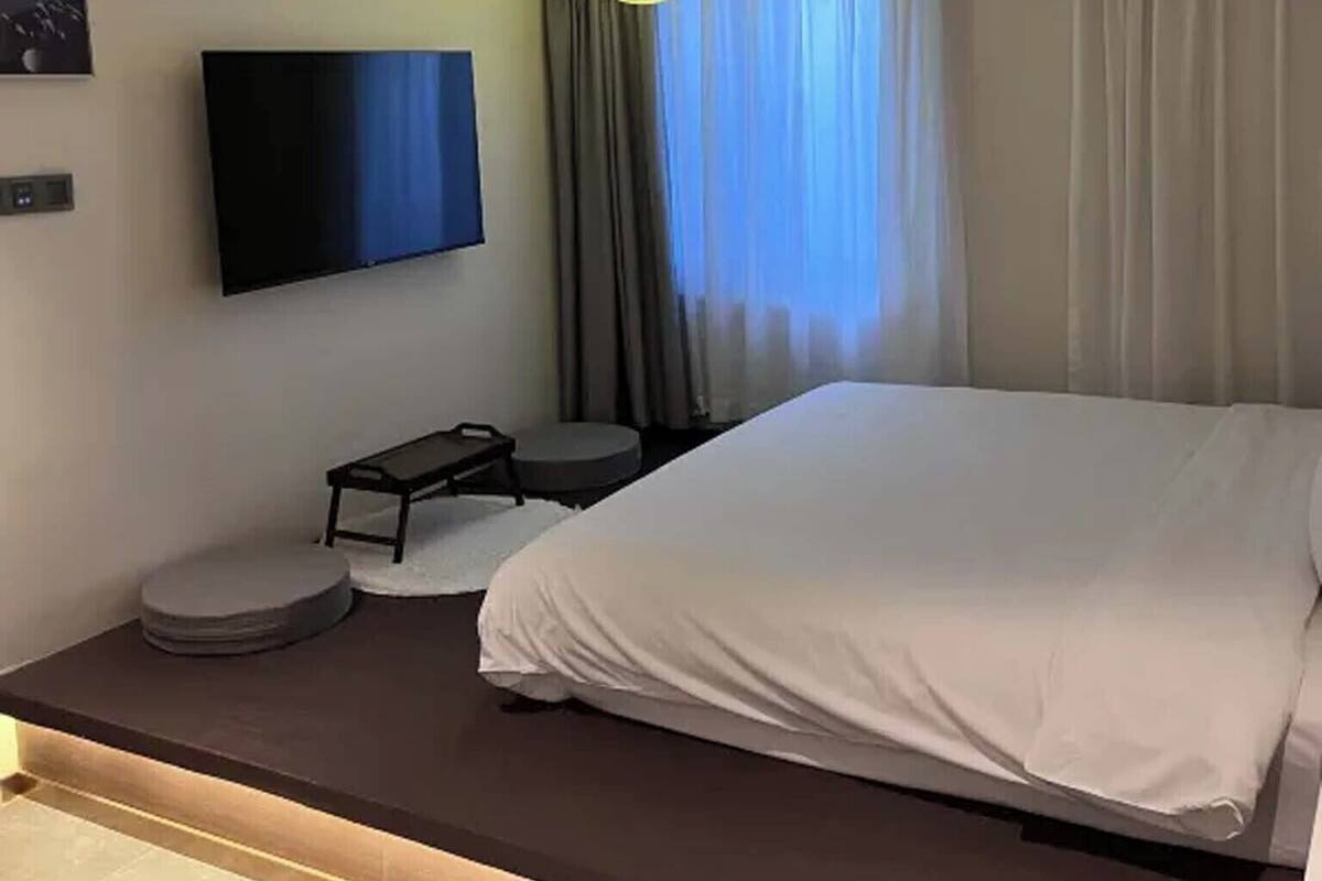 Quarto casal econômico, vista para a cidade | Roupas de cama premium, individualmente decorados