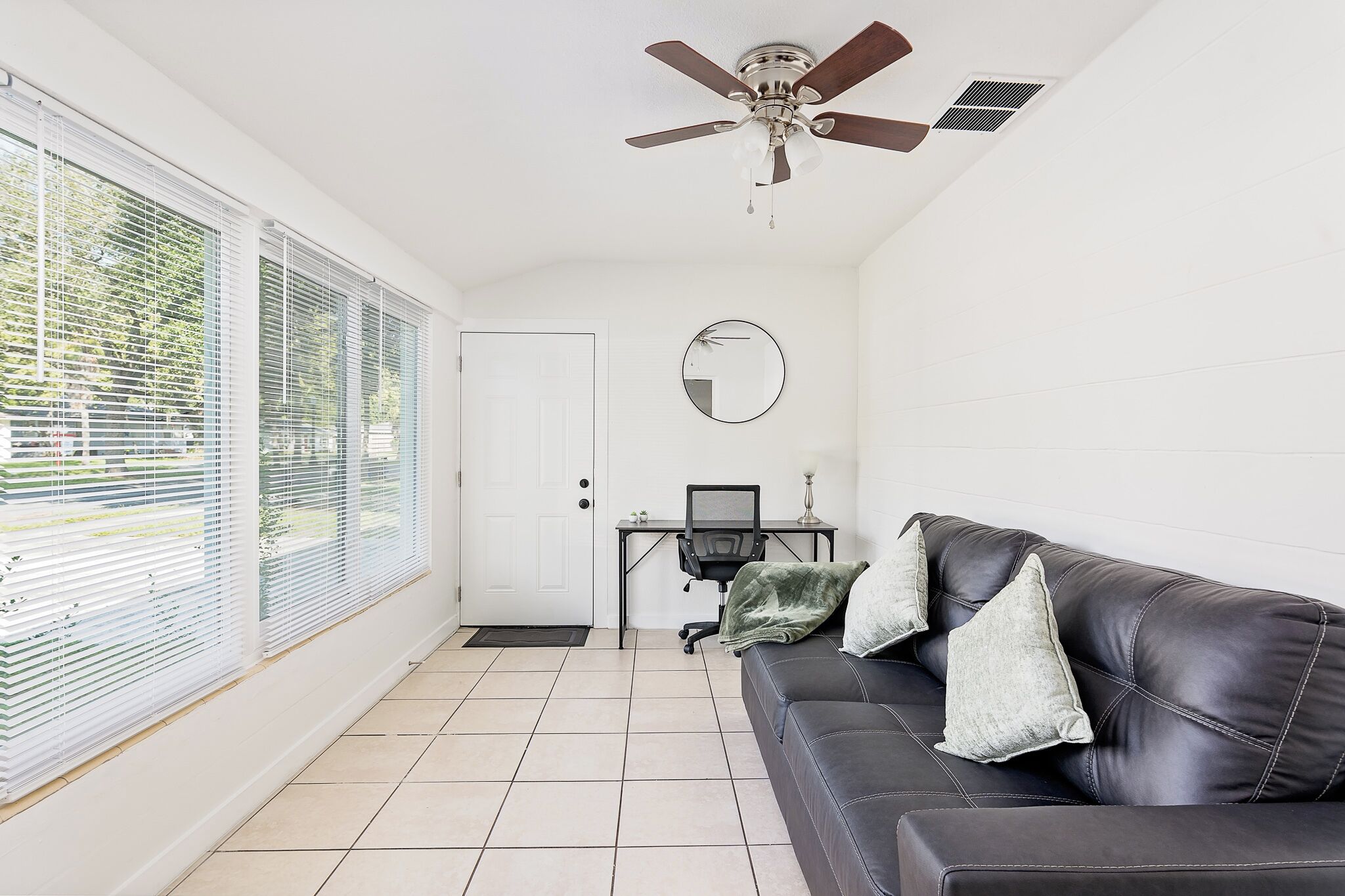 2br + Guest Room/office - Pet Friendly - Lakeland, FL