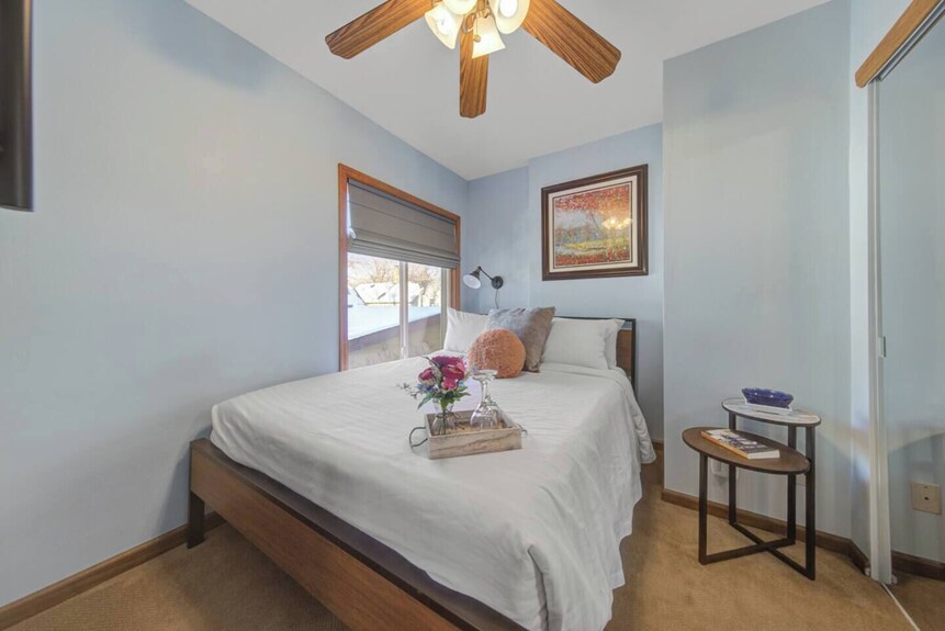 1br Upper Duplex Art District + Retreat + Backyard + Parking - Minneapolis, MN