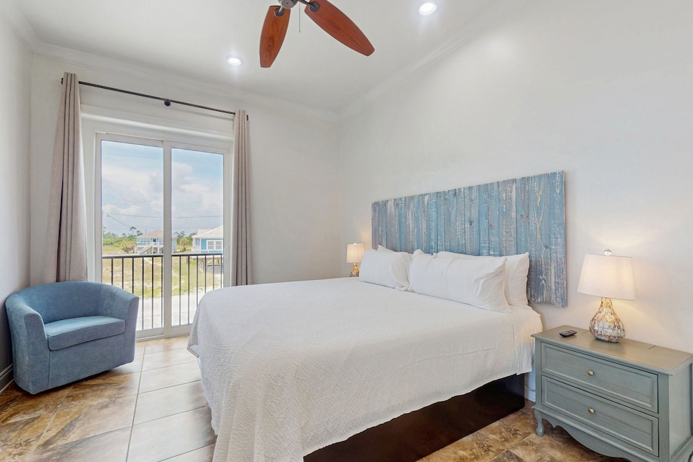 Beachfront wedding/event venue duplex with private pools, elevators ...