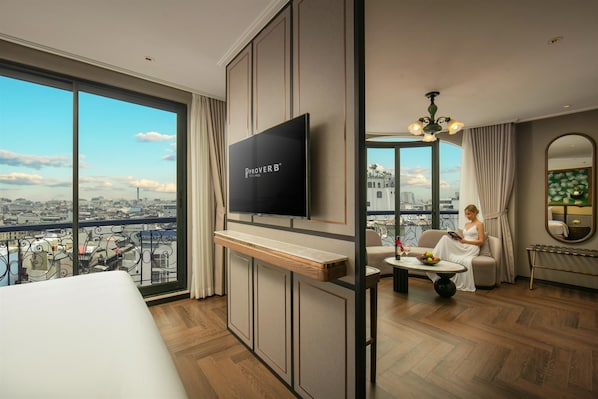 Suite Deluxe, varanda, Vista para a cidade (Corner) | Roupa hipoalergénica, minibar, cofre no quarto