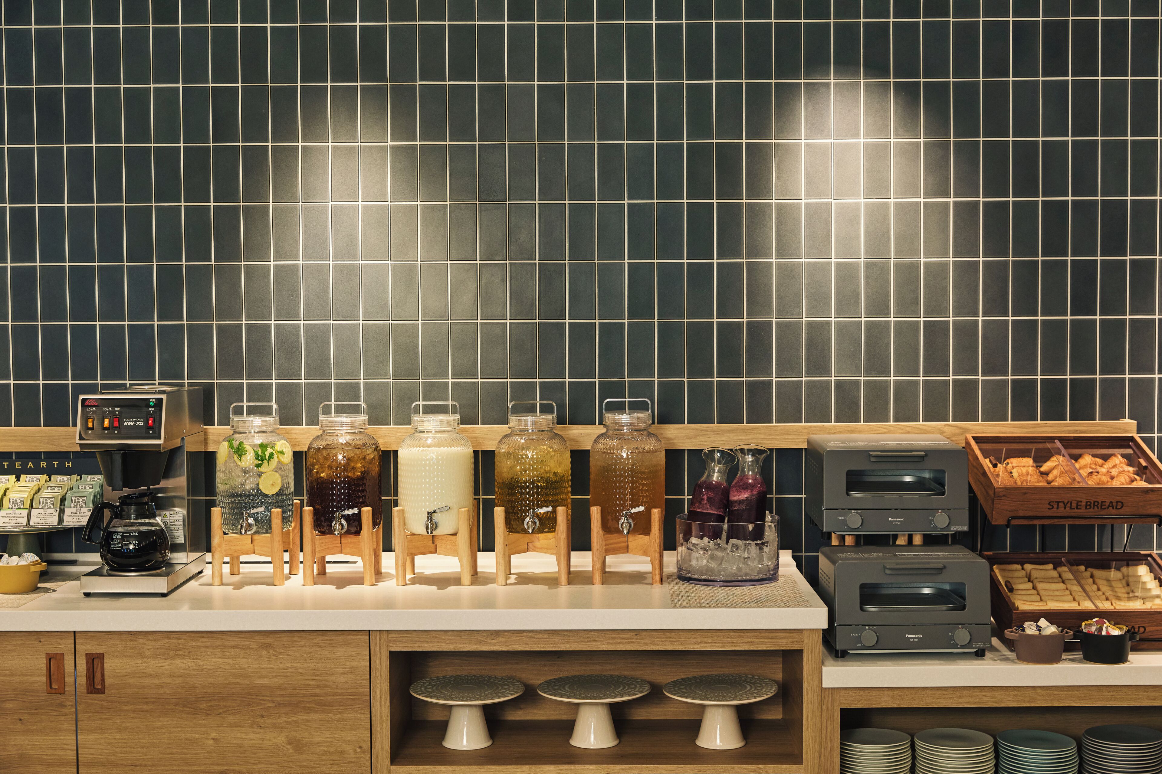 Pequeno-almoço tipo buffet diário (2800 JPY por pessoa) 