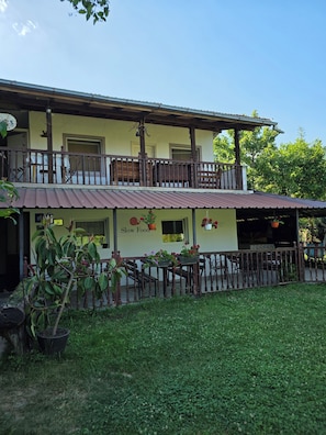 Fachada da propriedade