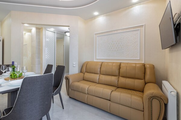 Modern Apartment With Spacious Kitchen - Minsk